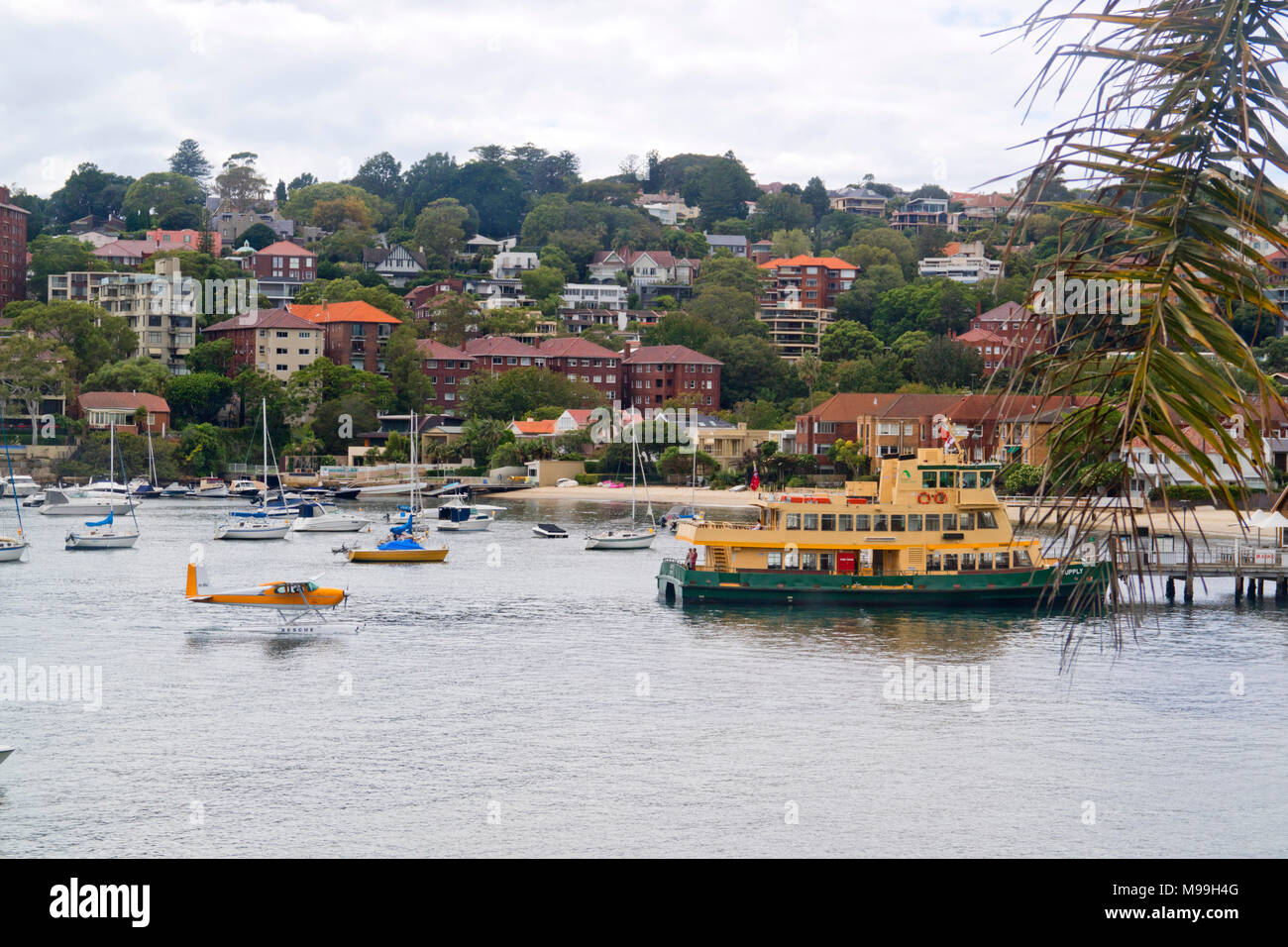 Bay harbourside hi-res stock photography and images - Alamy