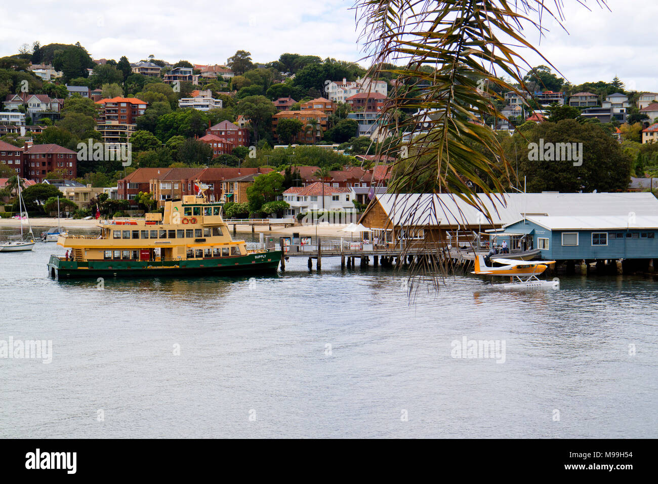 Bay harbourside hi-res stock photography and images - Alamy