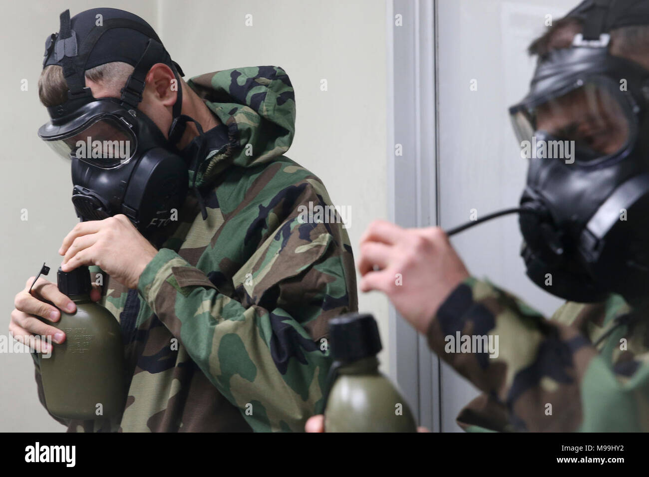 Marines with the 31st Marine Expeditionary Unit test the straws in ...