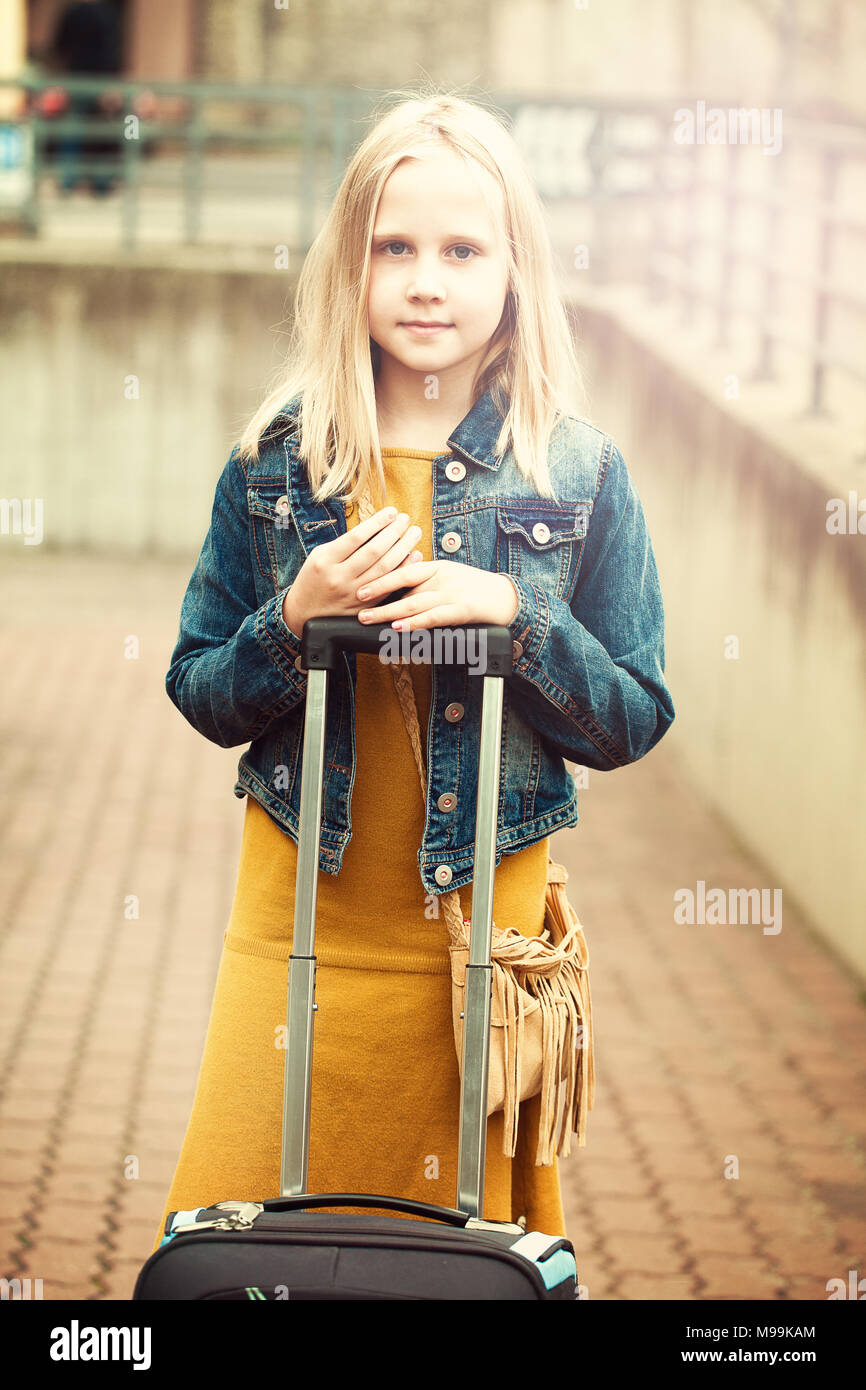 Young girl travelling Stock Photo - Alamy