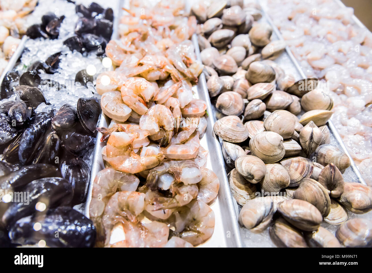 Seafood stand hi-res stock photography and images - Alamy