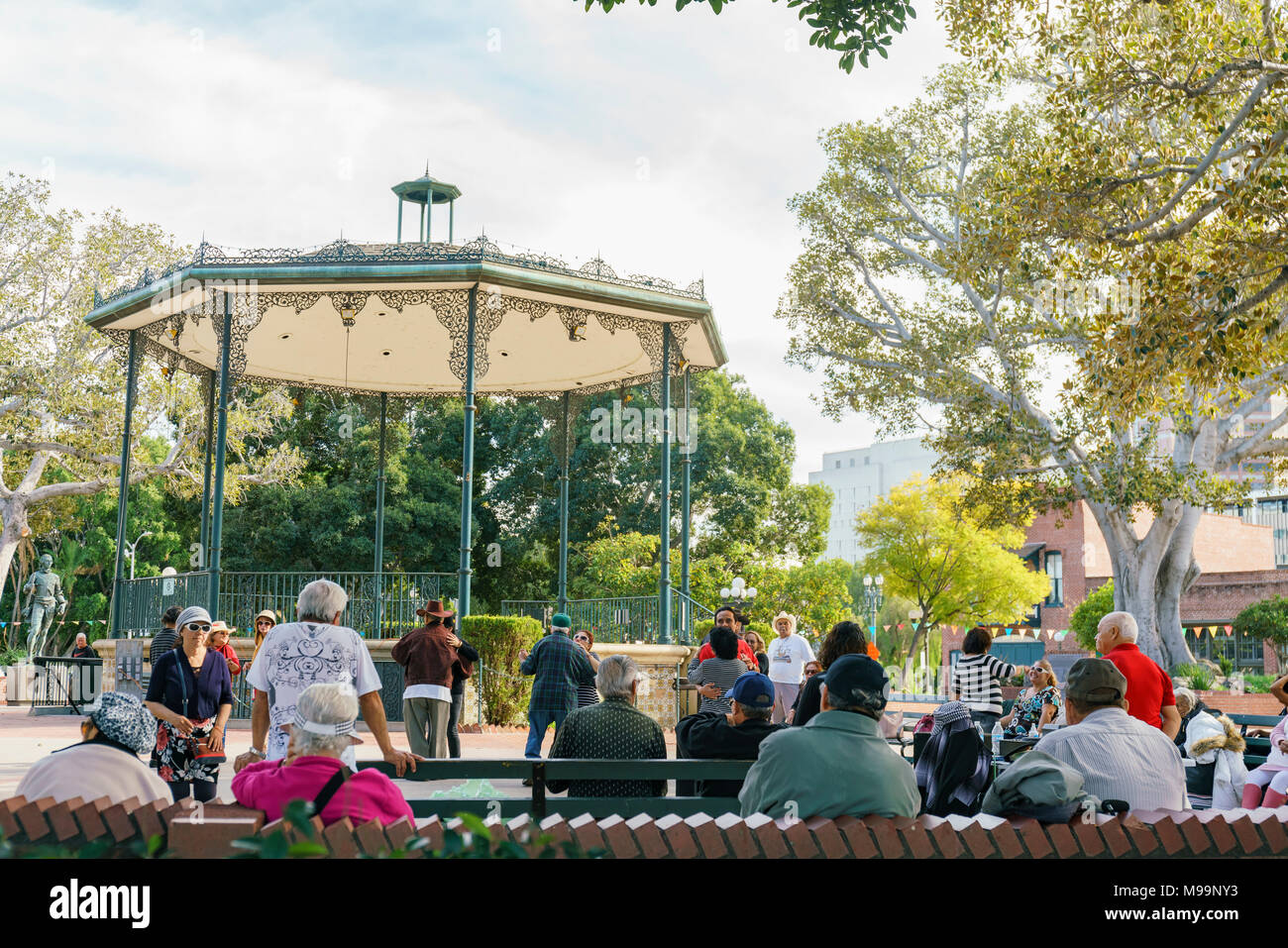 Downtown los angeles people hi-res stock photography and images - Alamy