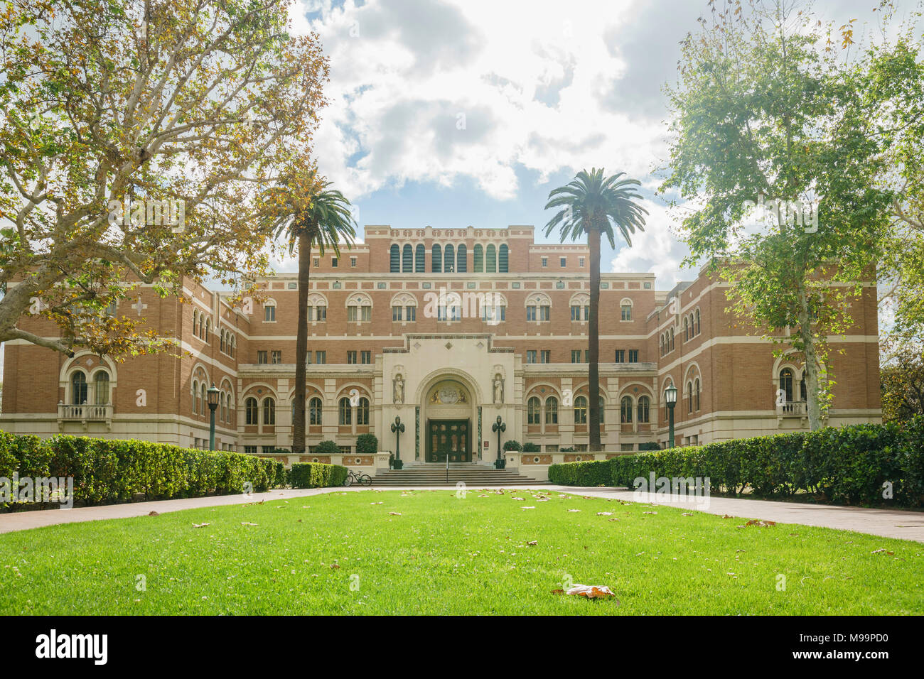 Usc doheny memorial library building hi-res stock photography and ...
