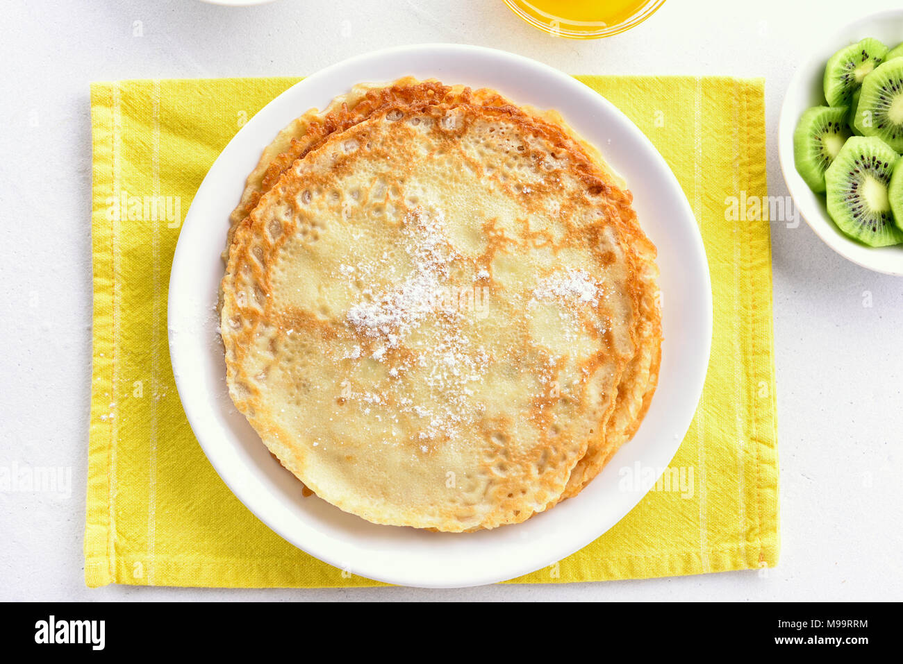Pancakes top view hi-res stock photography and images - Alamy