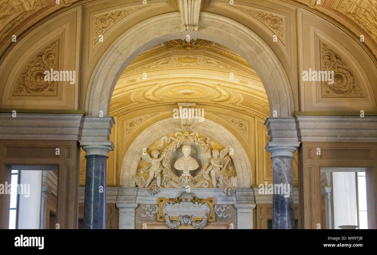 Vatican museum entrance sculpture rome hi-res stock photography and ...