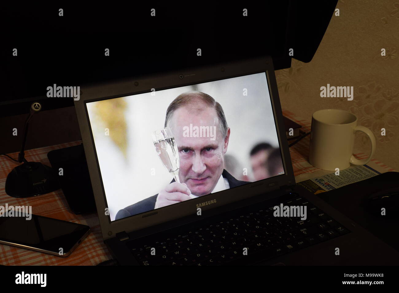 President vladimir putin laptop hi-res stock photography and images - Alamy