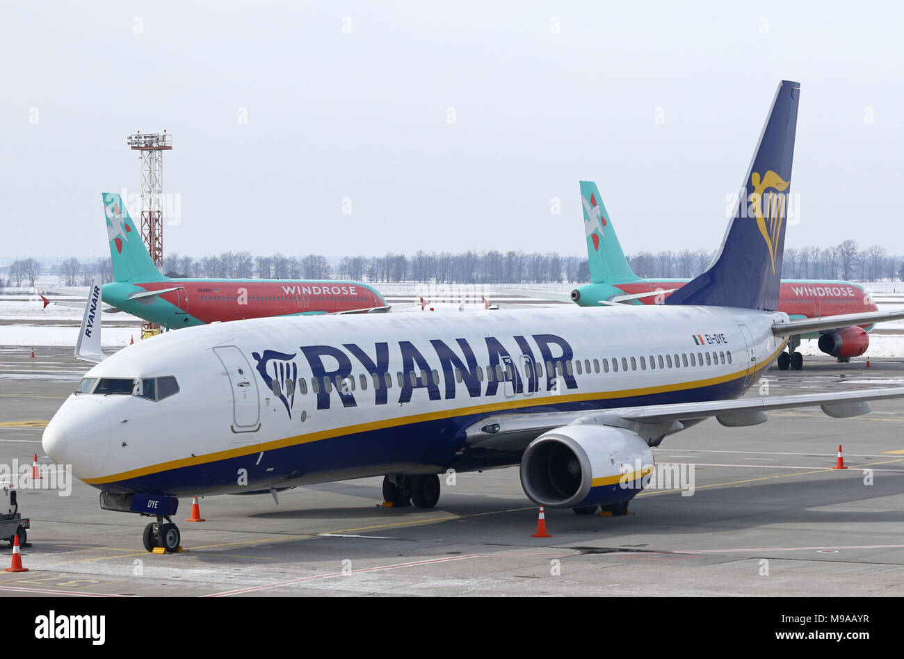 Ryanair signs hi-res stock photography and images - Alamy