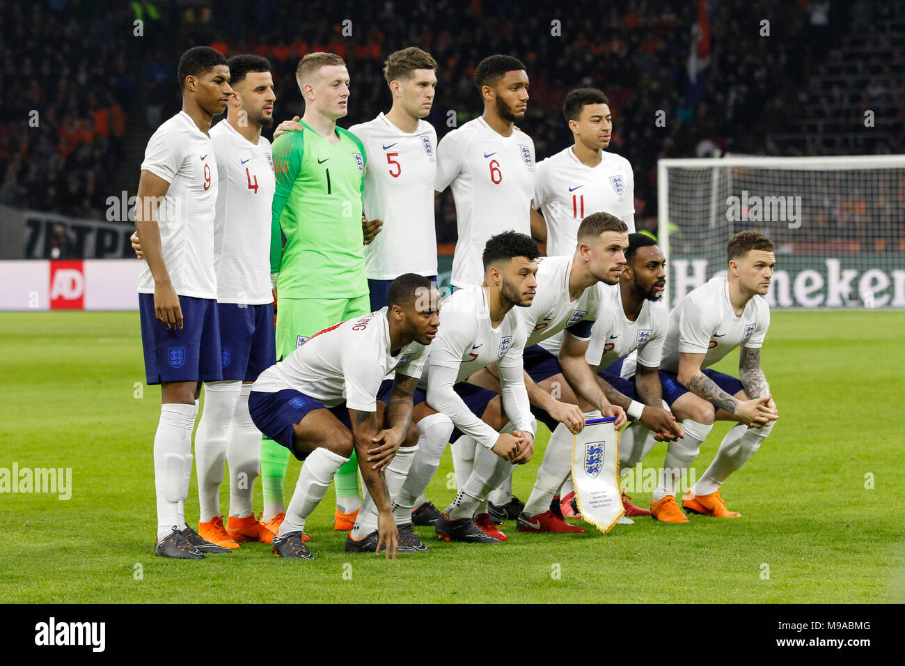 England line up hi-res stock photography and images - Alamy