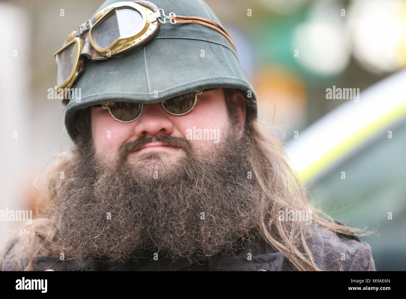 Flamboyant Clothes Stock Photos & Flamboyant Clothes Stock Images - Alamy