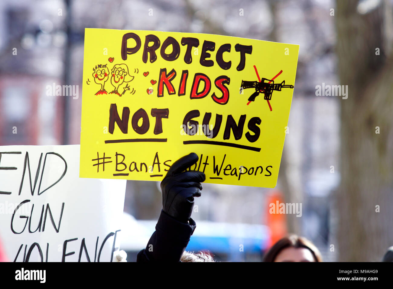 Gun control laws canada hi-res stock photography and images - Alamy