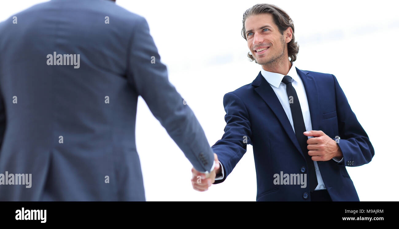 welcome and handshake of business partners Stock Photo - Alamy