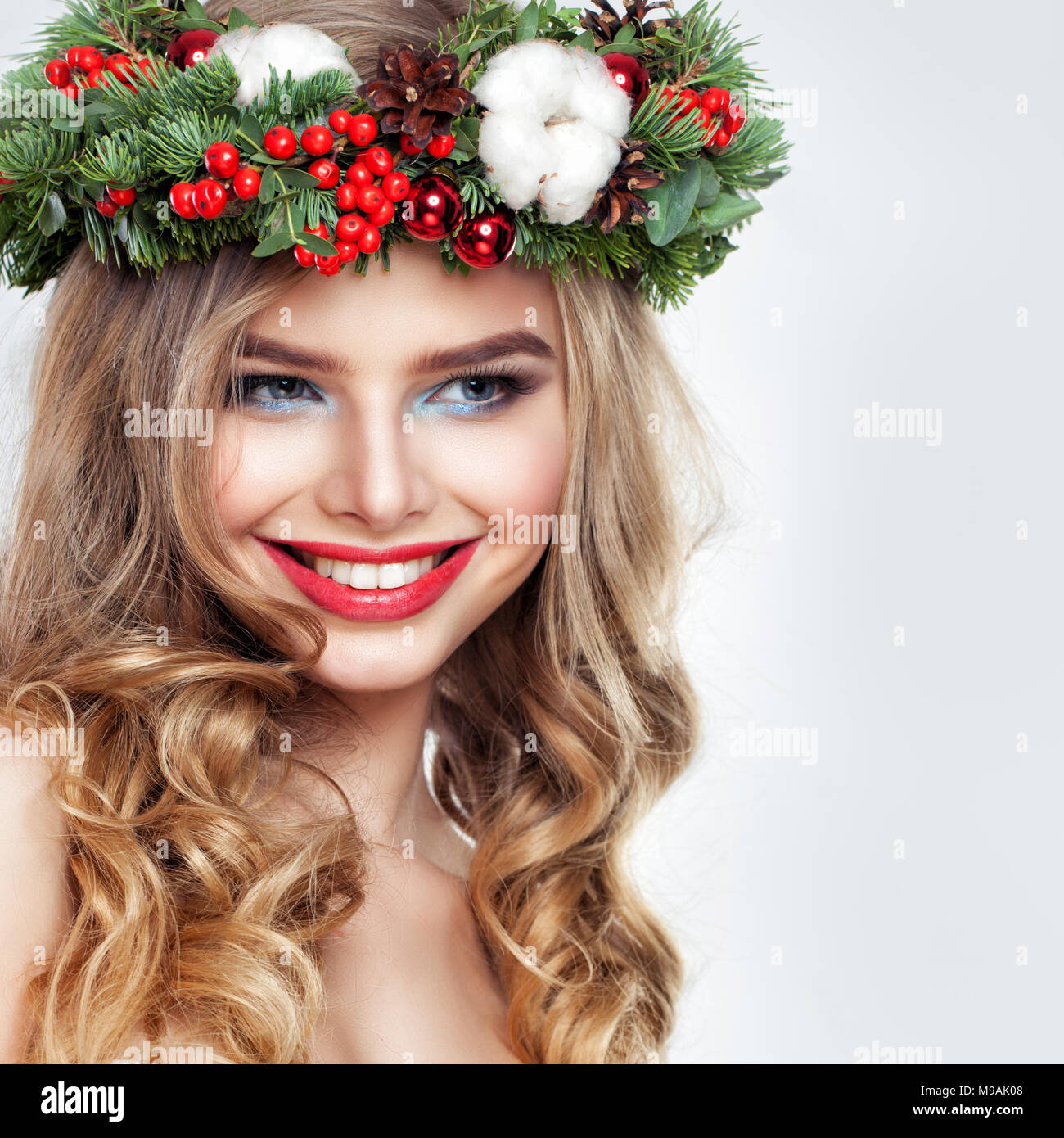 Happy Beautiful Model Woman with Wavy Hair and Christmas Wreath. Season ...