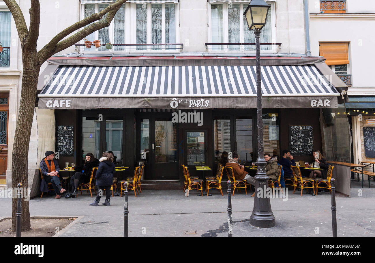 The traditional French cafe O Petit Paris , France Stock Photo - Alamy