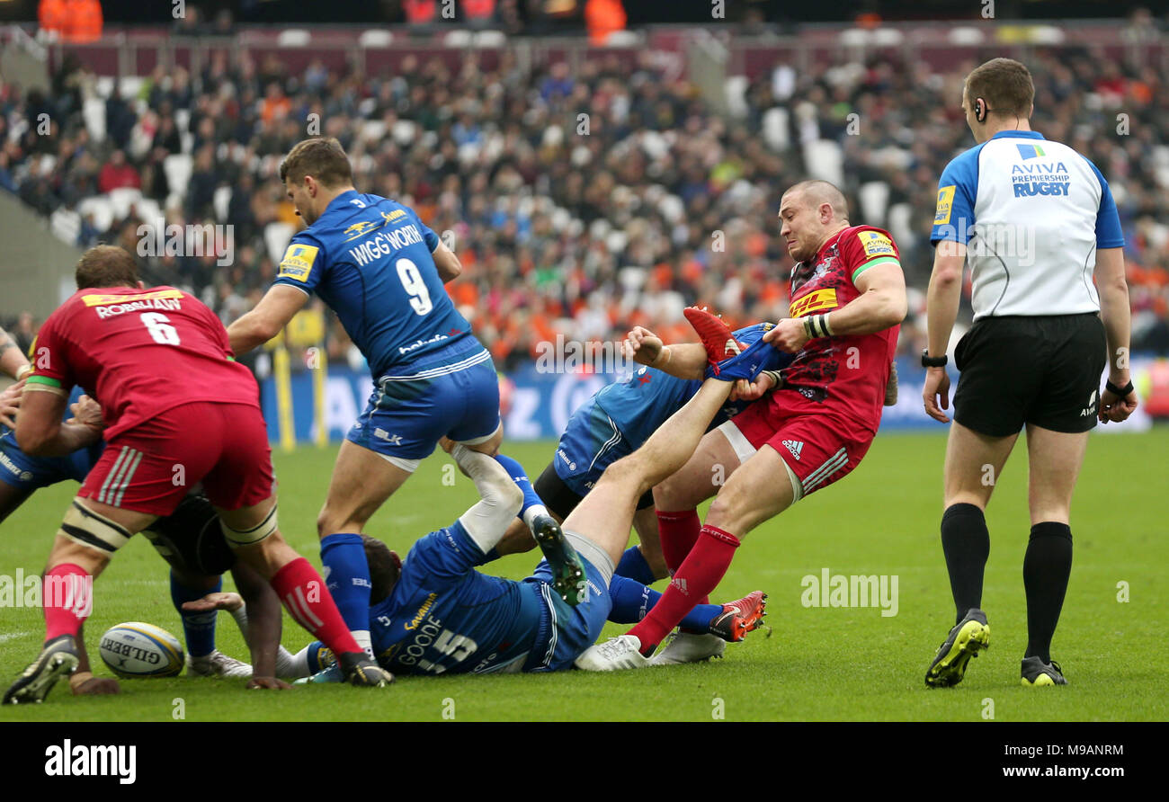 Harlequins' Mike Brown pulls away Saracens' Alex Goode by his sock ...