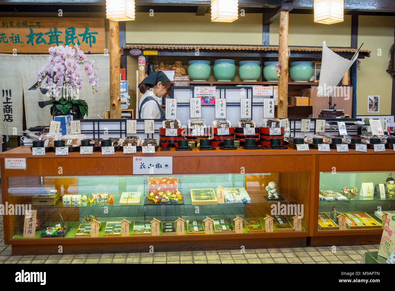 Saleslady hi-res stock photography and images - Alamy