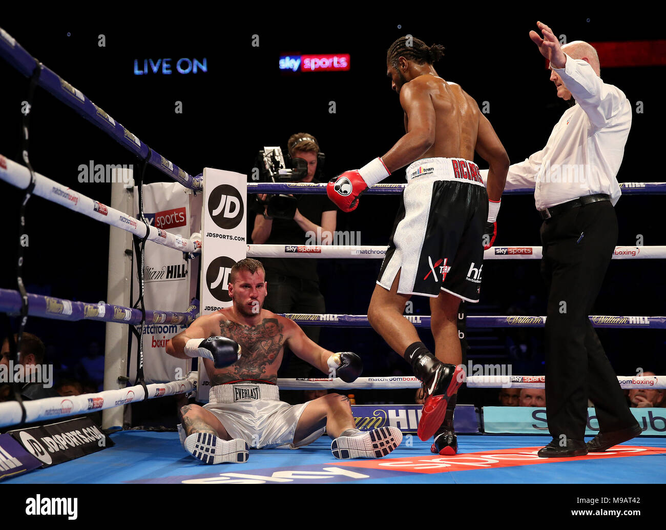 3rd round boxing hi-res stock photography and images - Alamy