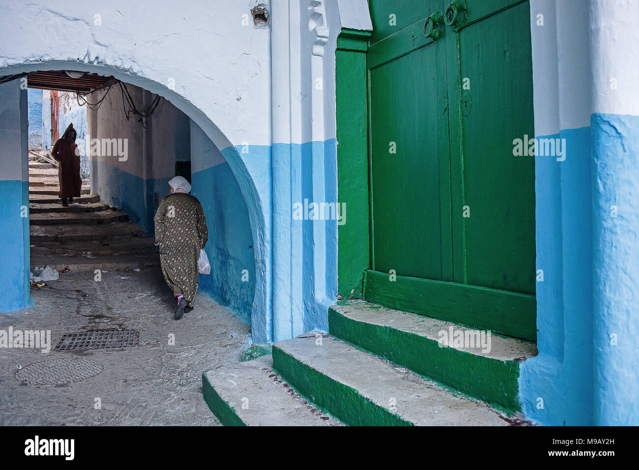 African man painting door hi-res stock photography and images - Alamy