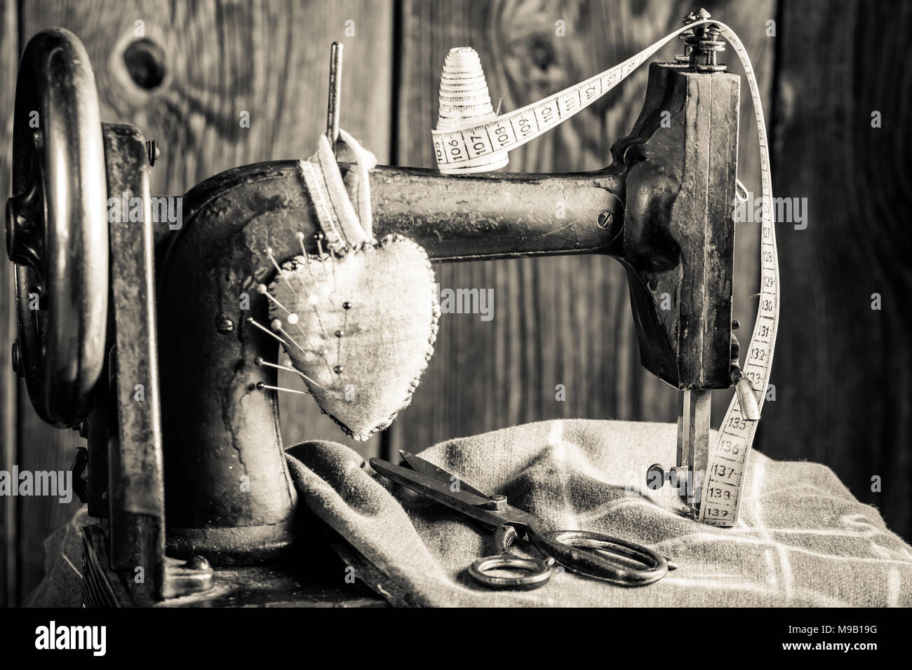 Old sewing machine with cloth, scissors and threads Stock Photo - Alamy