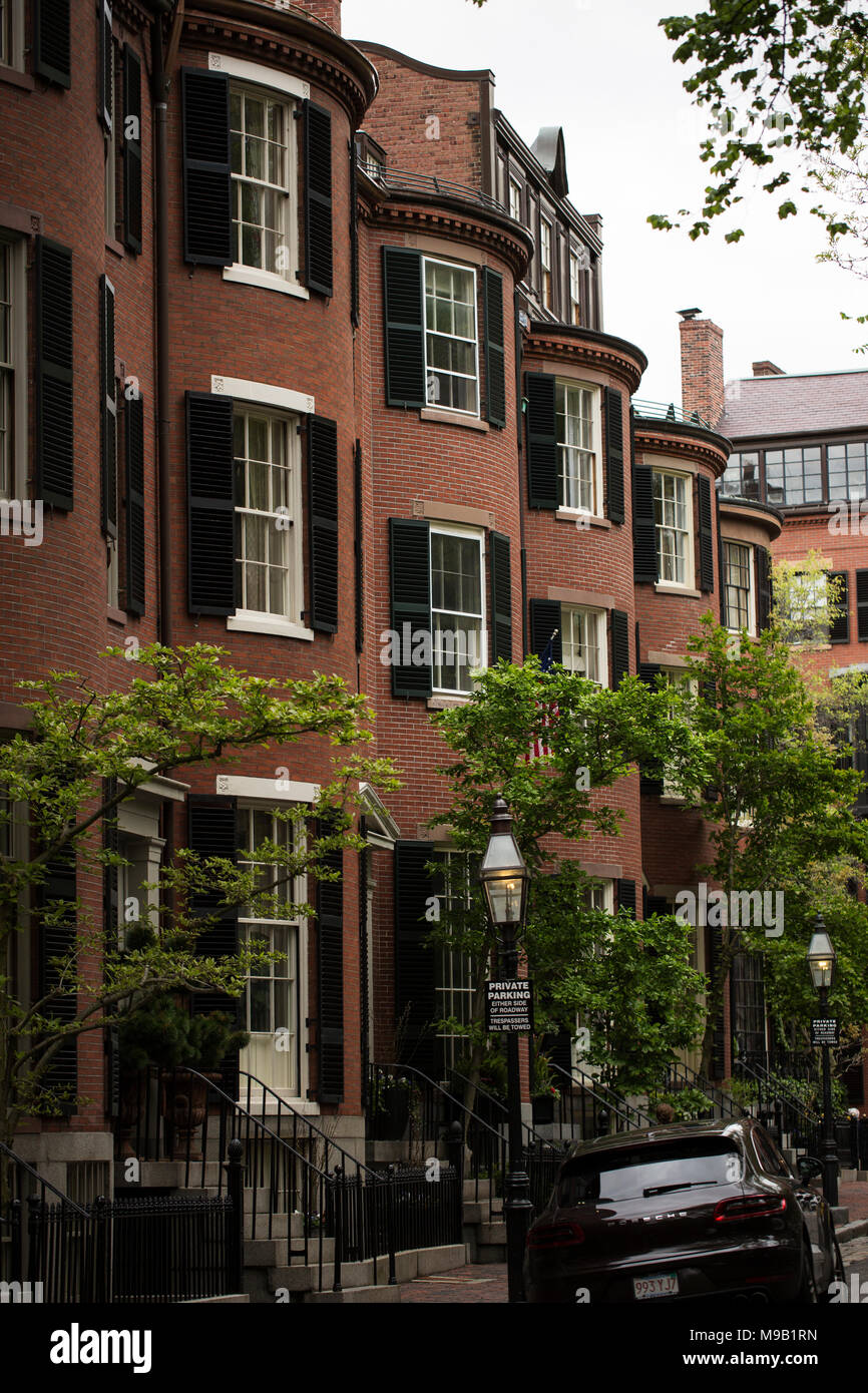 Louisburg Square in the historic Beacon Hill neighborhood of Boston ...