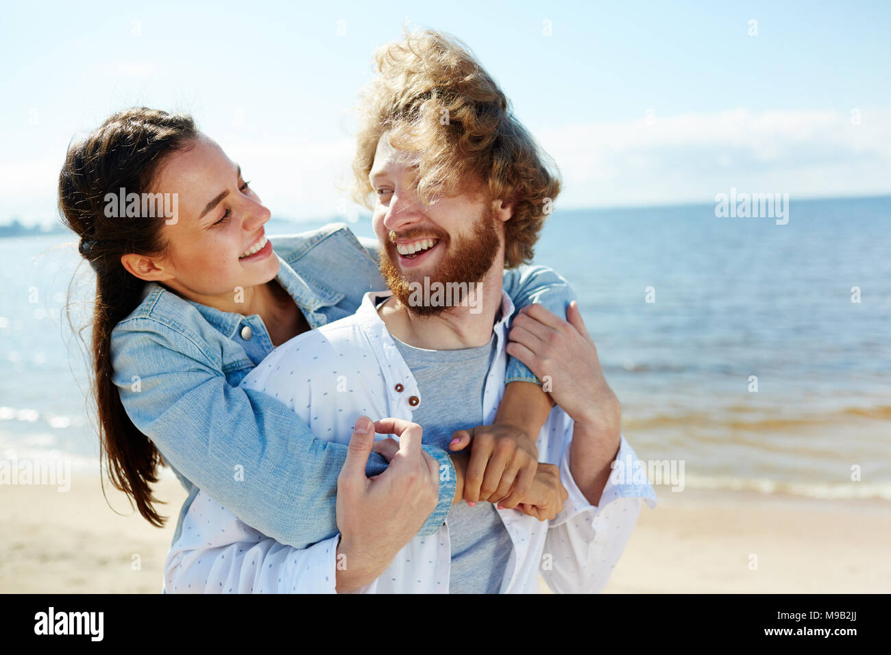 Family and beach and happy and hot hi-res stock photography and images ...