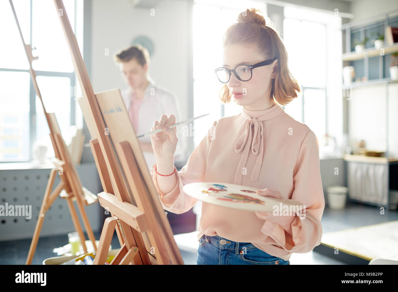 Girl art lesson school hi-res stock photography and images - Alamy