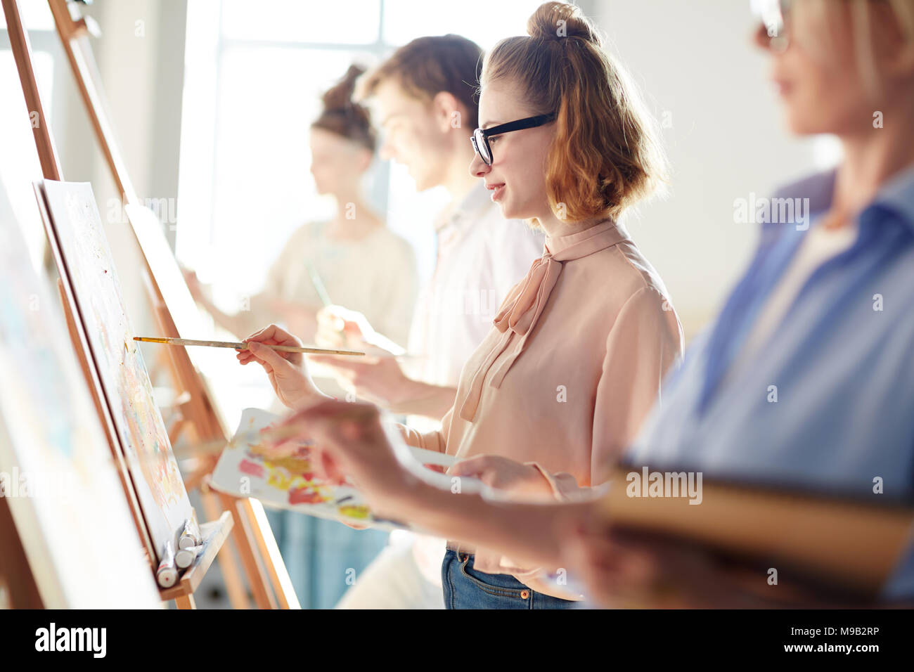 Concentrating on art hi-res stock photography and images - Alamy