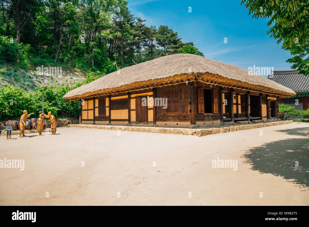 Korean cottage hi-res stock photography and images - Alamy