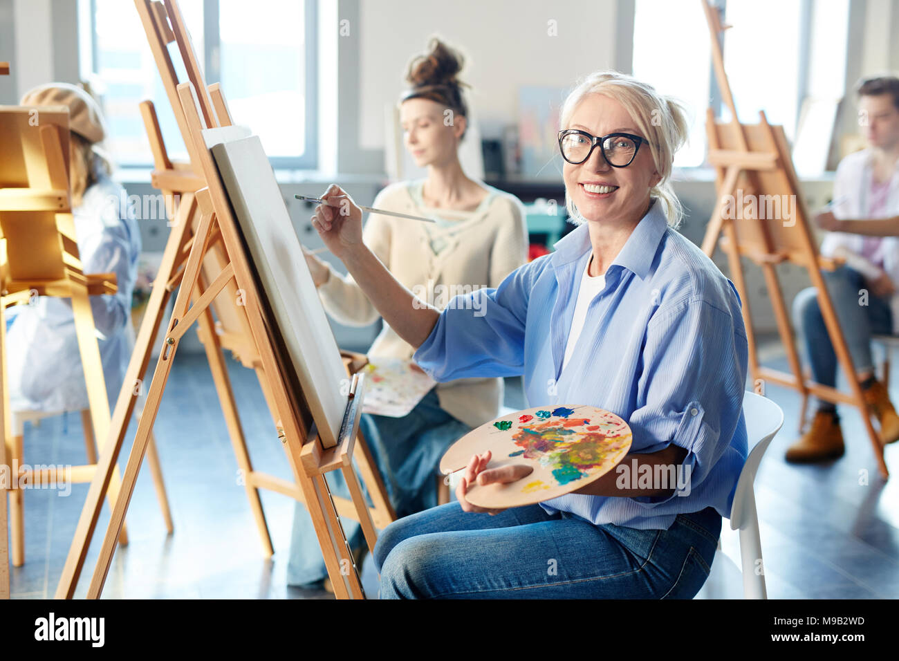 Drawing easel art hi-res stock photography and images - Alamy