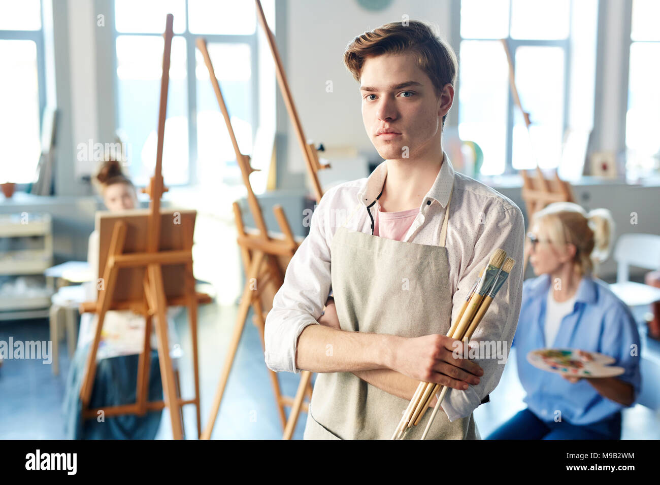 Artist looking drawing studio hi-res stock photography and images - Alamy