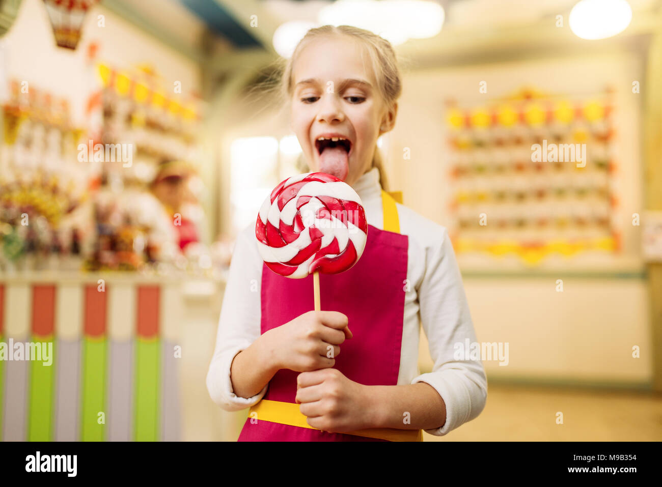 Happy little girl holds fresh lollipop Stock Photo - Alamy