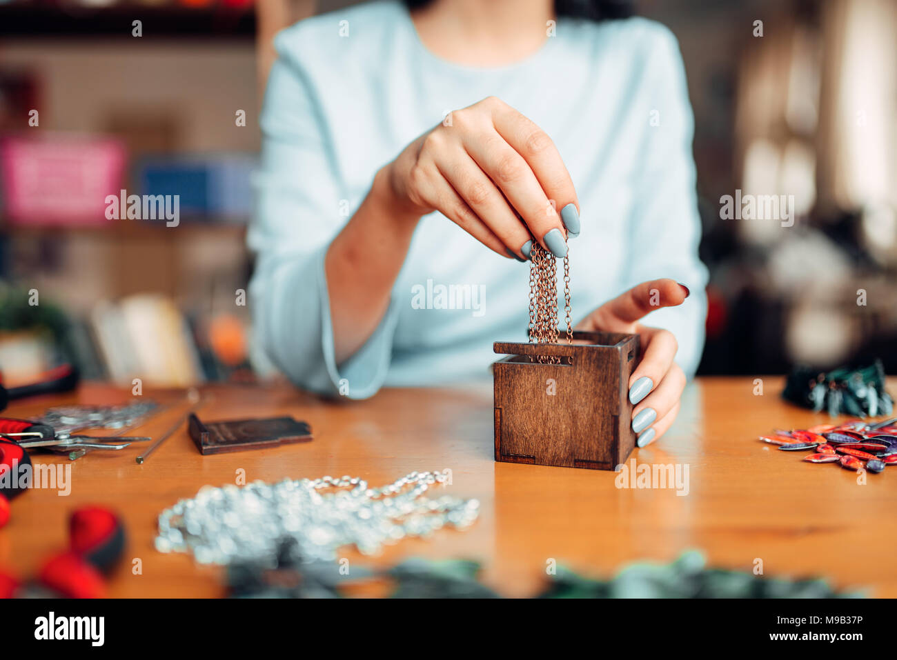Chain pulls hi-res stock photography and images - Alamy
