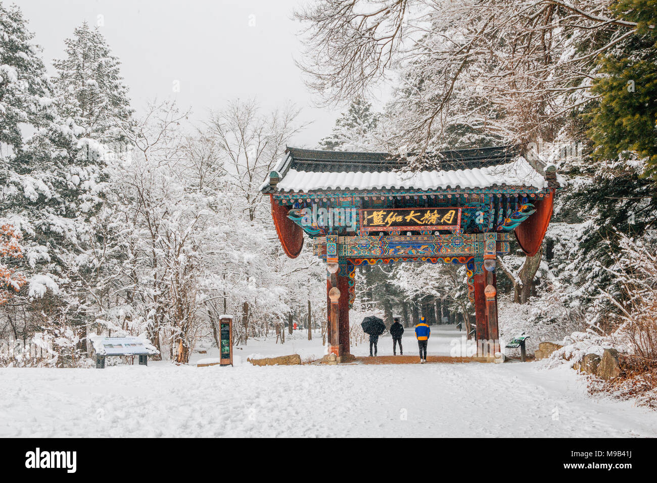 Pyeongchang korea temple hi-res stock photography and images - Alamy