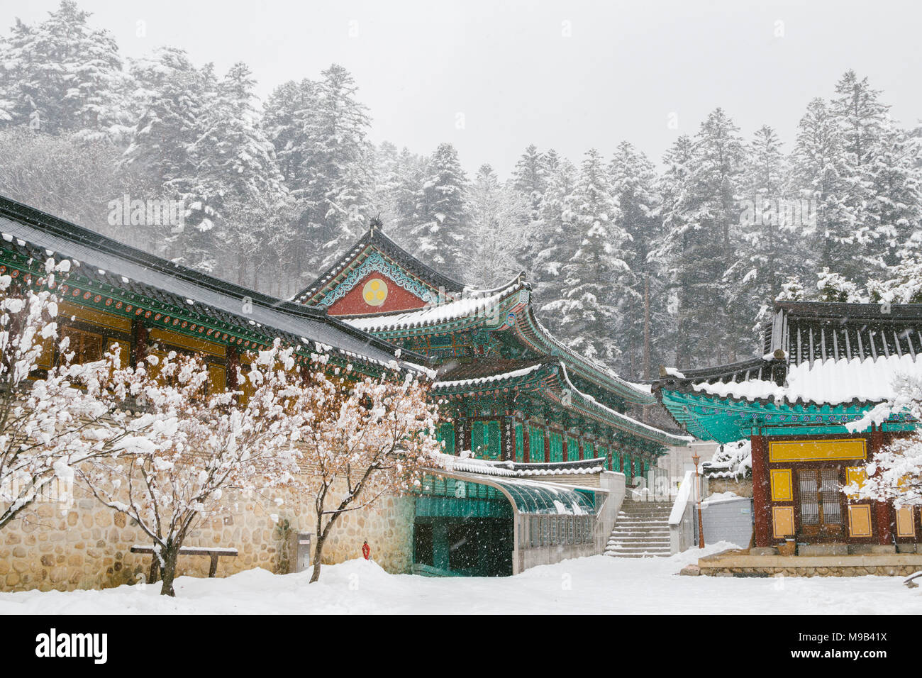 Pyeongchang korea temple hi-res stock photography and images - Alamy