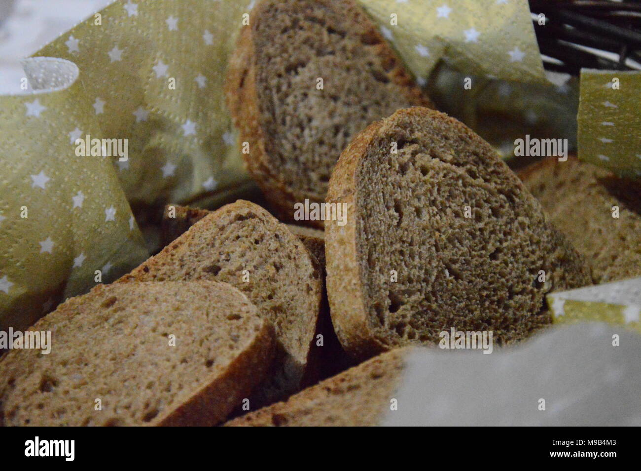 Zoom on a filled basket with sliced bread Stock Photo - Alamy