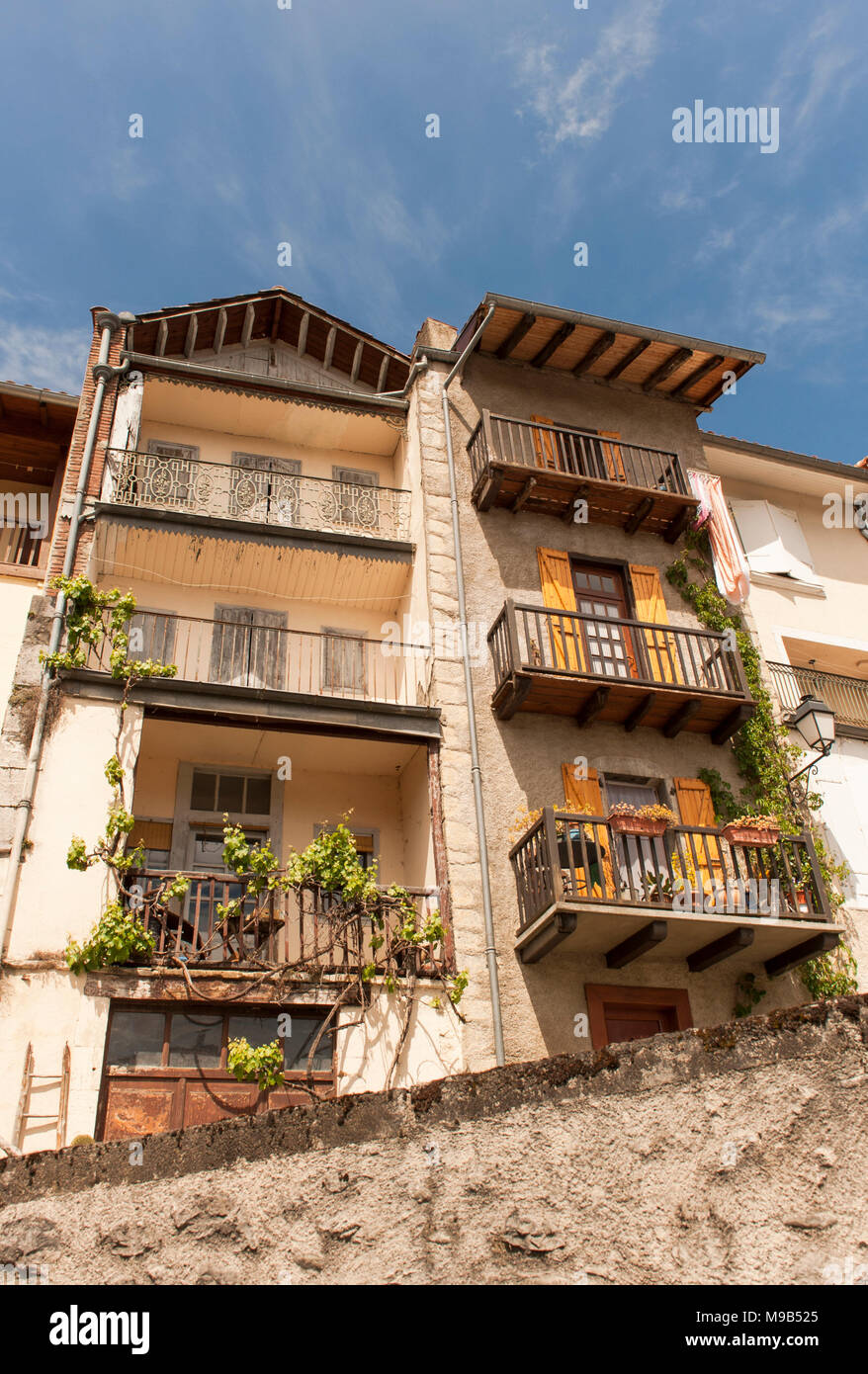 French row houses hi-res stock photography and images - Alamy