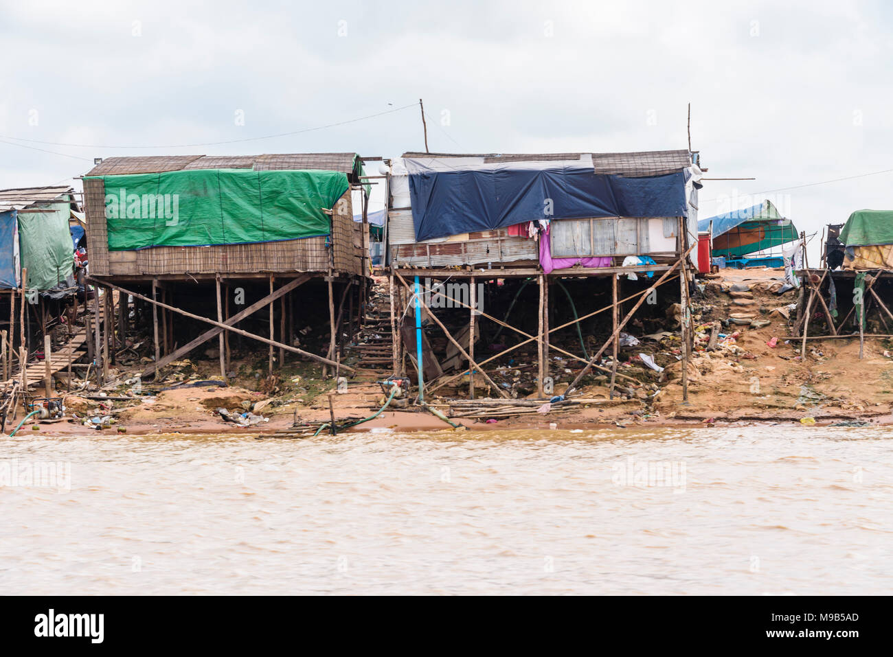 Houses made from tarpaulin, corrugated iron and bamboo matting on the ...