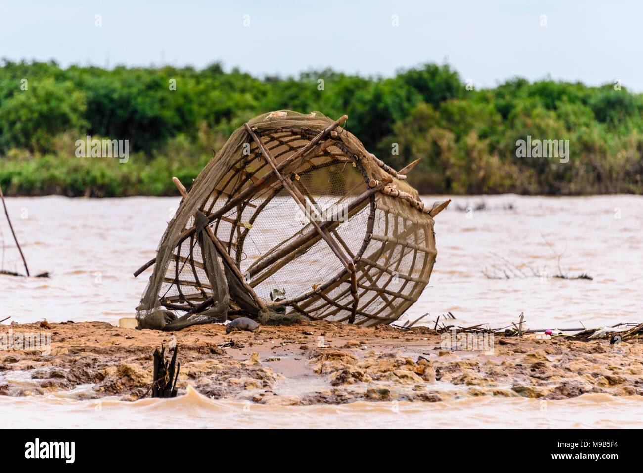 Bamboo fish cages hi-res stock photography and images - Alamy