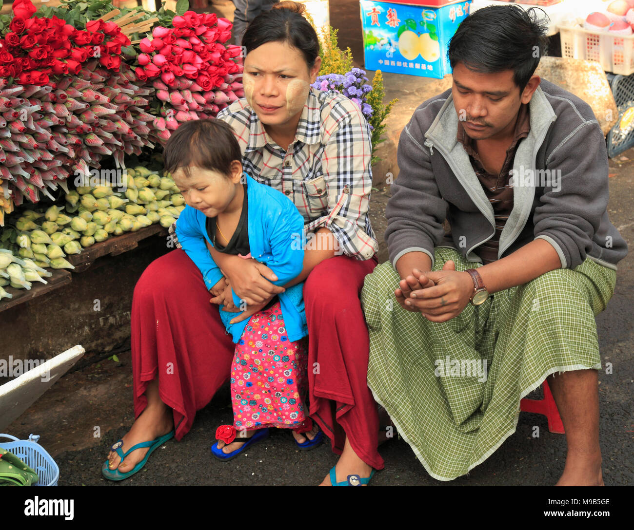Myanmar, Yangon, family, people, flower market Stock Photo - Alamy