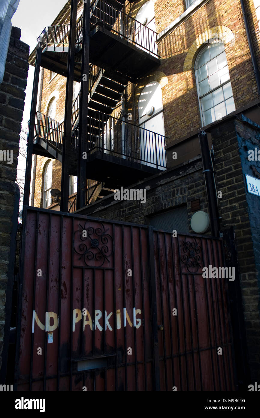 External fire escape staircase hi-res stock photography and images - Alamy