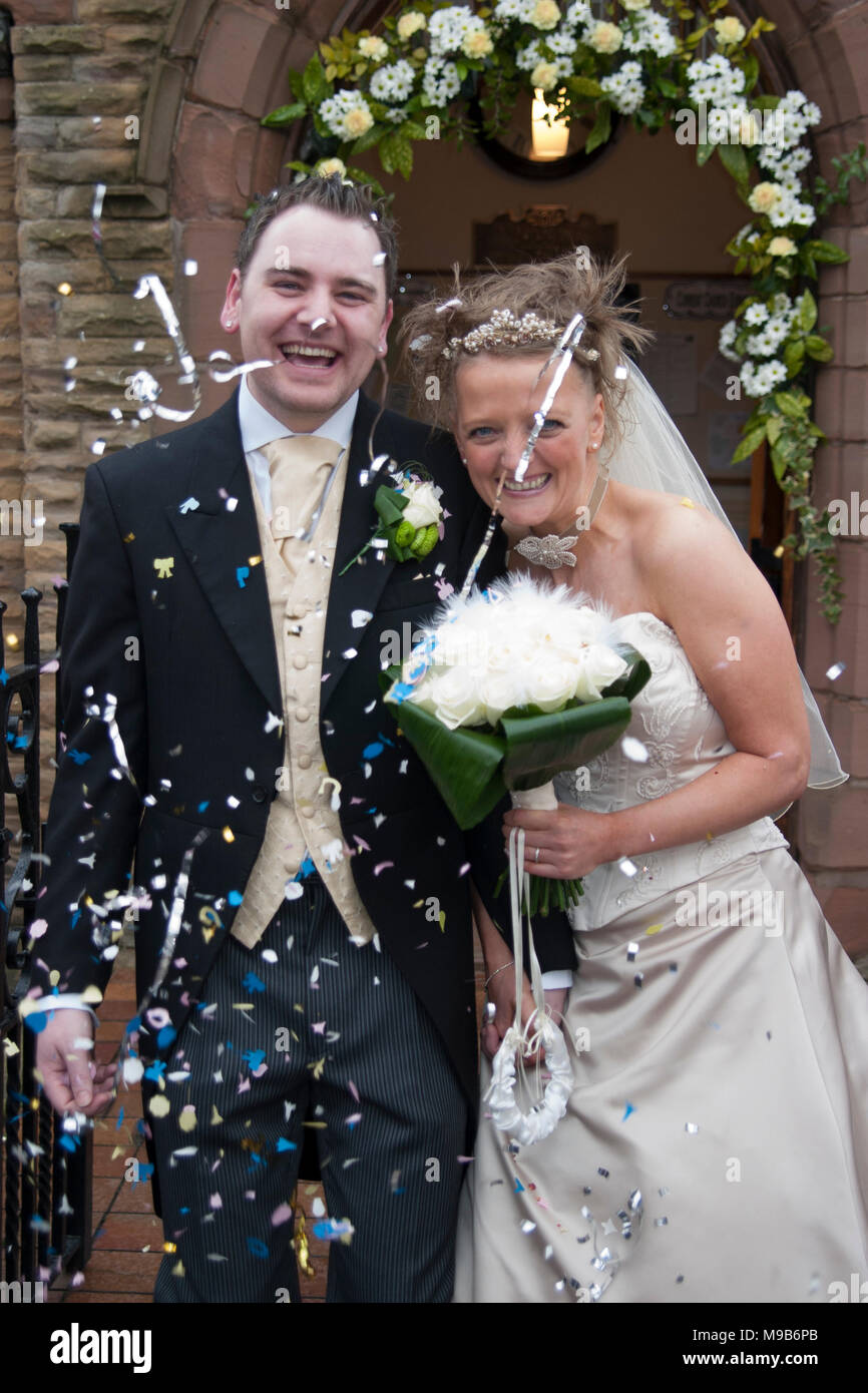 Bride groom leaving church after hi-res stock photography and images ...