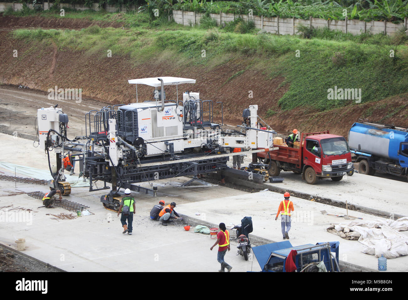 Road finishing beam hi-res stock photography and images - Alamy