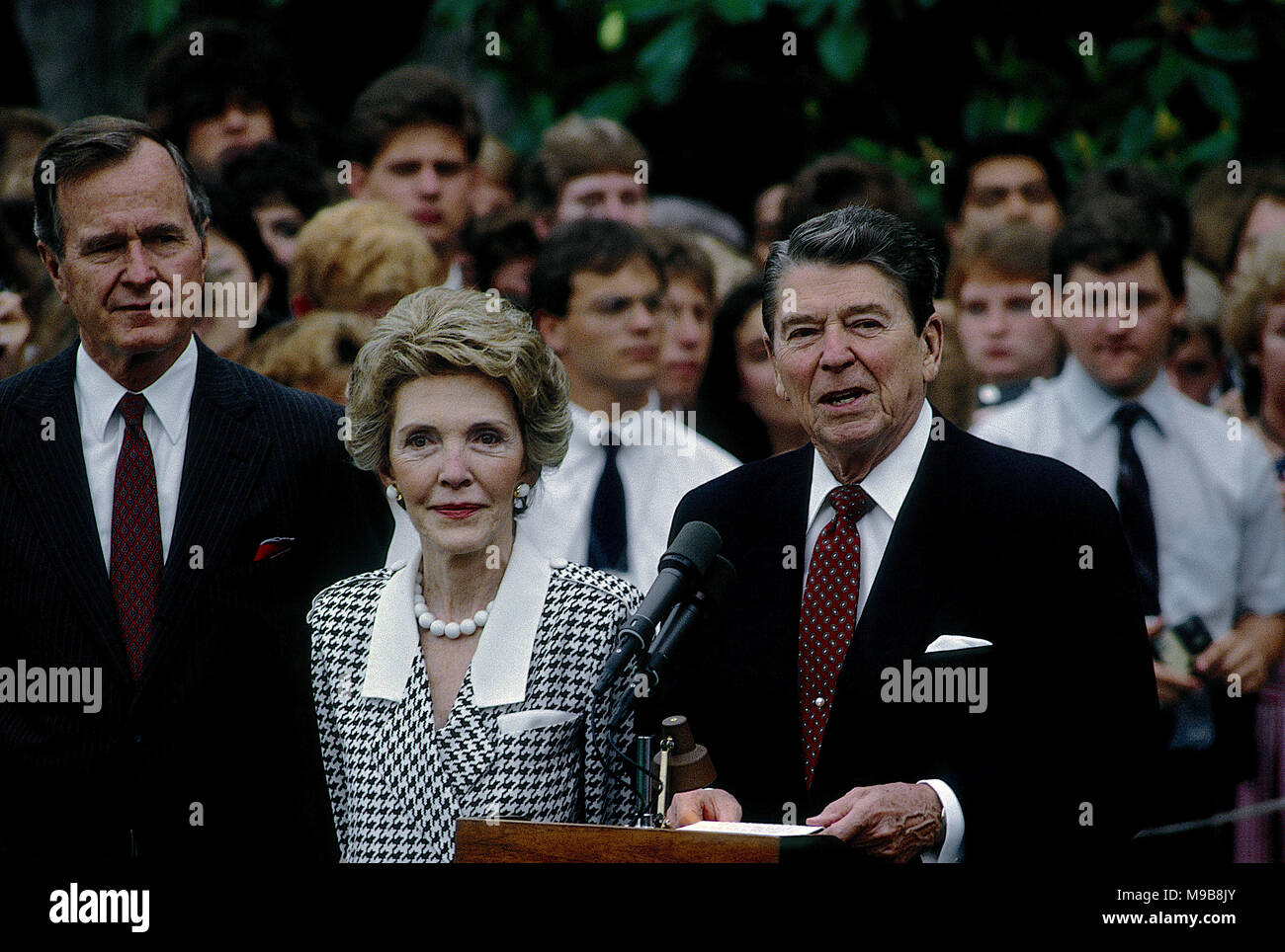 Ronald reagan president podium hi-res stock photography and images - Alamy