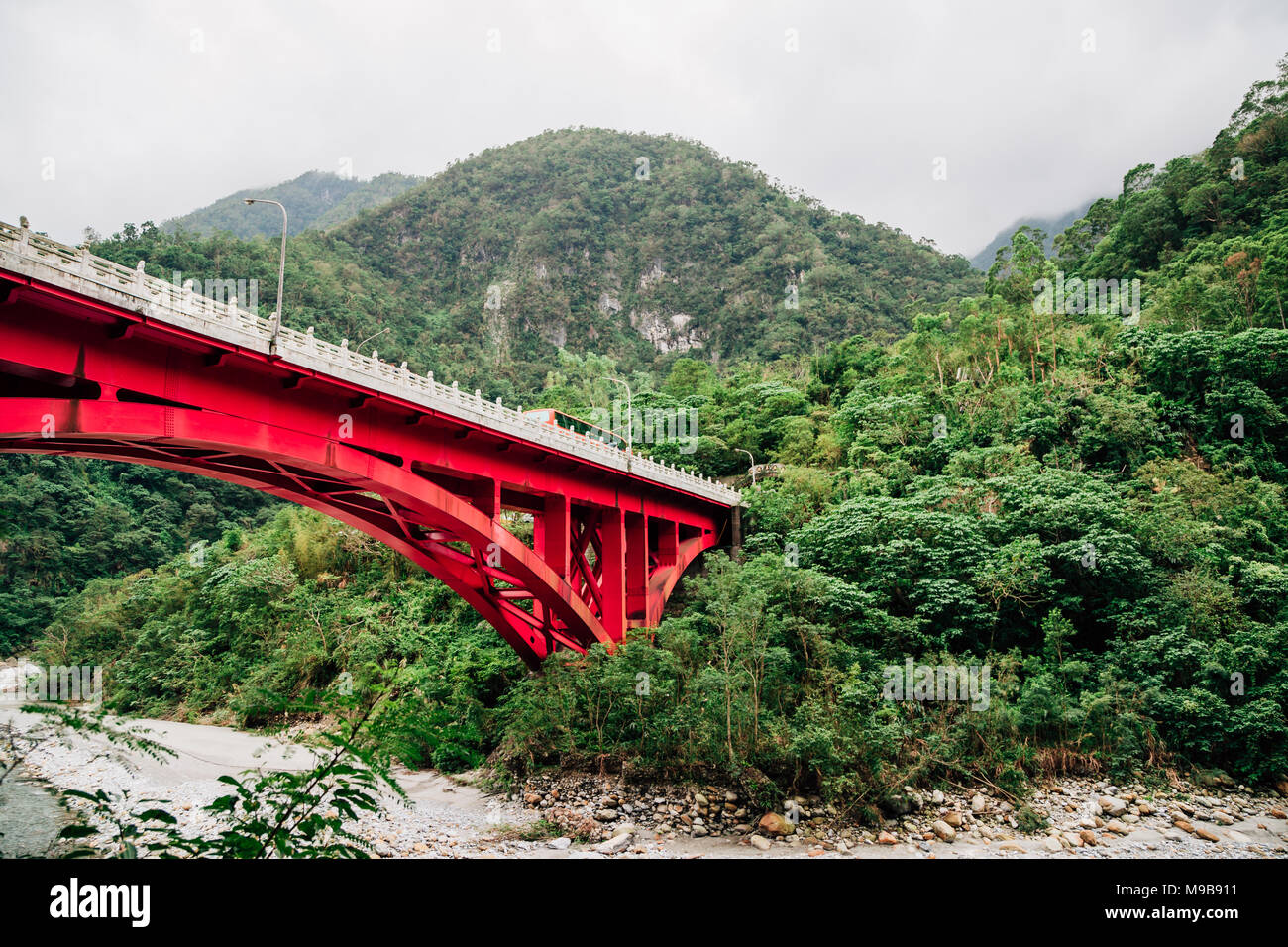 Mountain and bridge in Taroko National Park, Taiwan Stock Photo - Alamy
