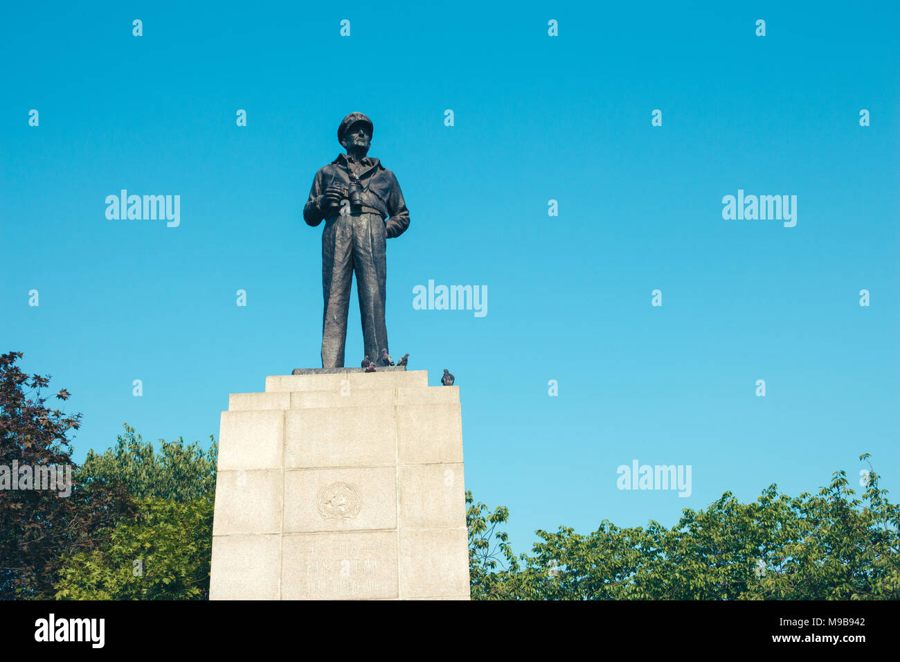 Incheon, Korea - July 5, 2015 : MacArthur Statue in Freedom Park Stock ...