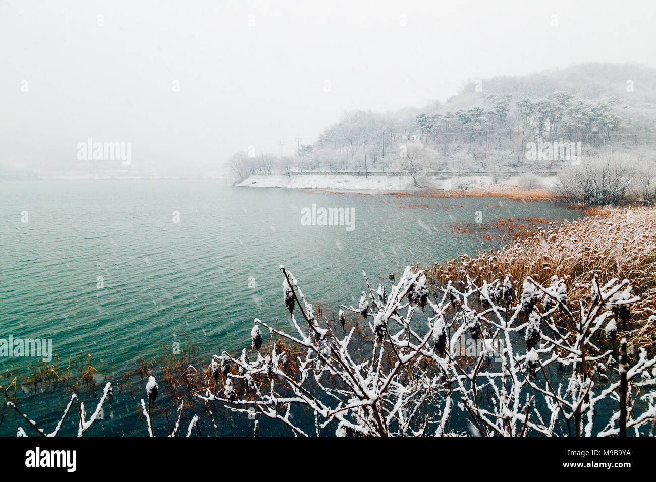 Snowy winter reservoir scene hi-res stock photography and images - Alamy