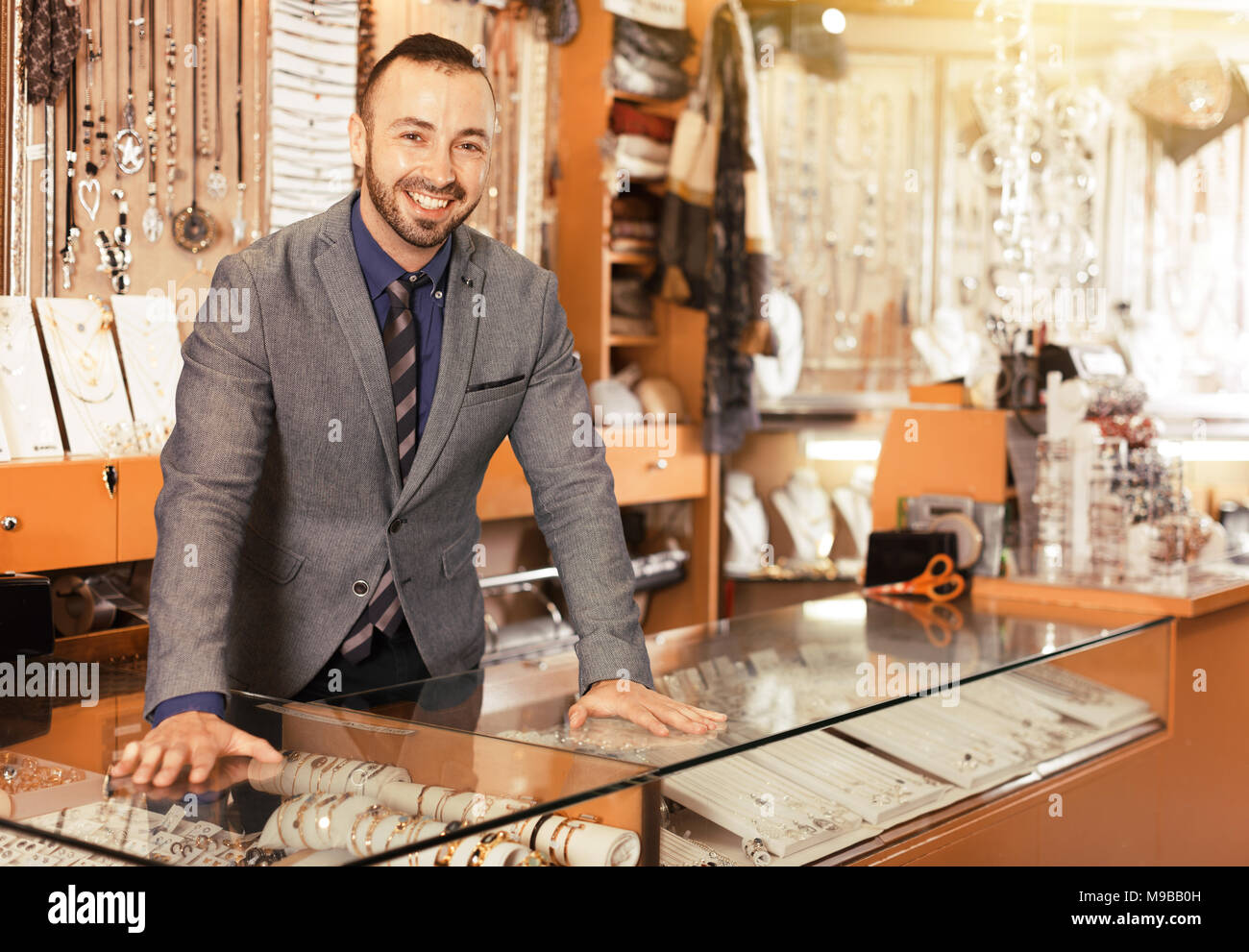 Accessorize shop store accessories hi-res stock photography and images ...