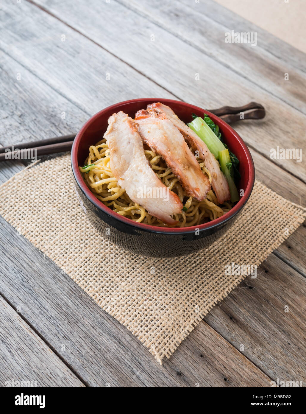Food chinese noodles roasted hi-res stock photography and images - Alamy