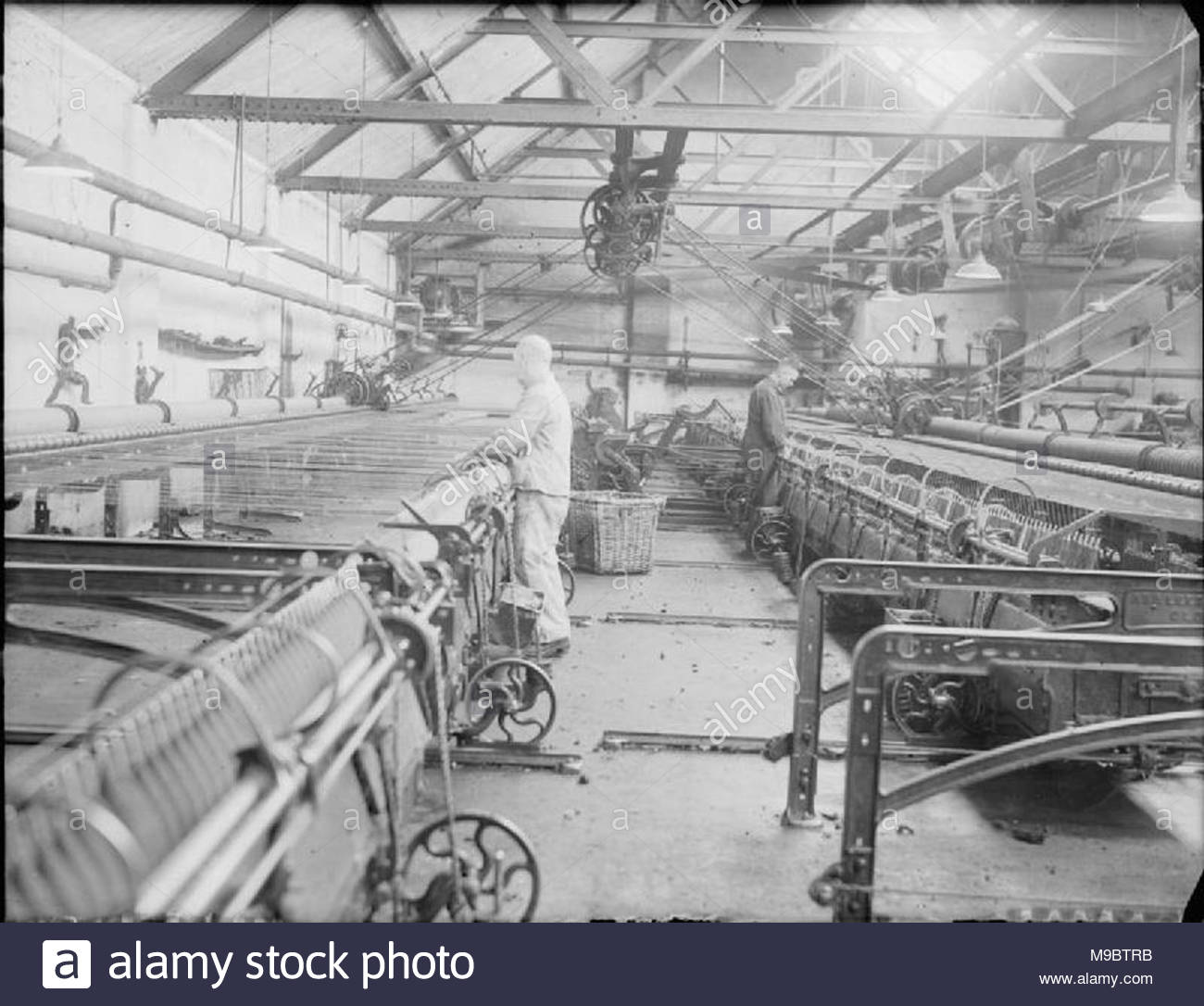 Workers In Spinning Mill Stock Photos & Workers In Spinning Mill Stock ...