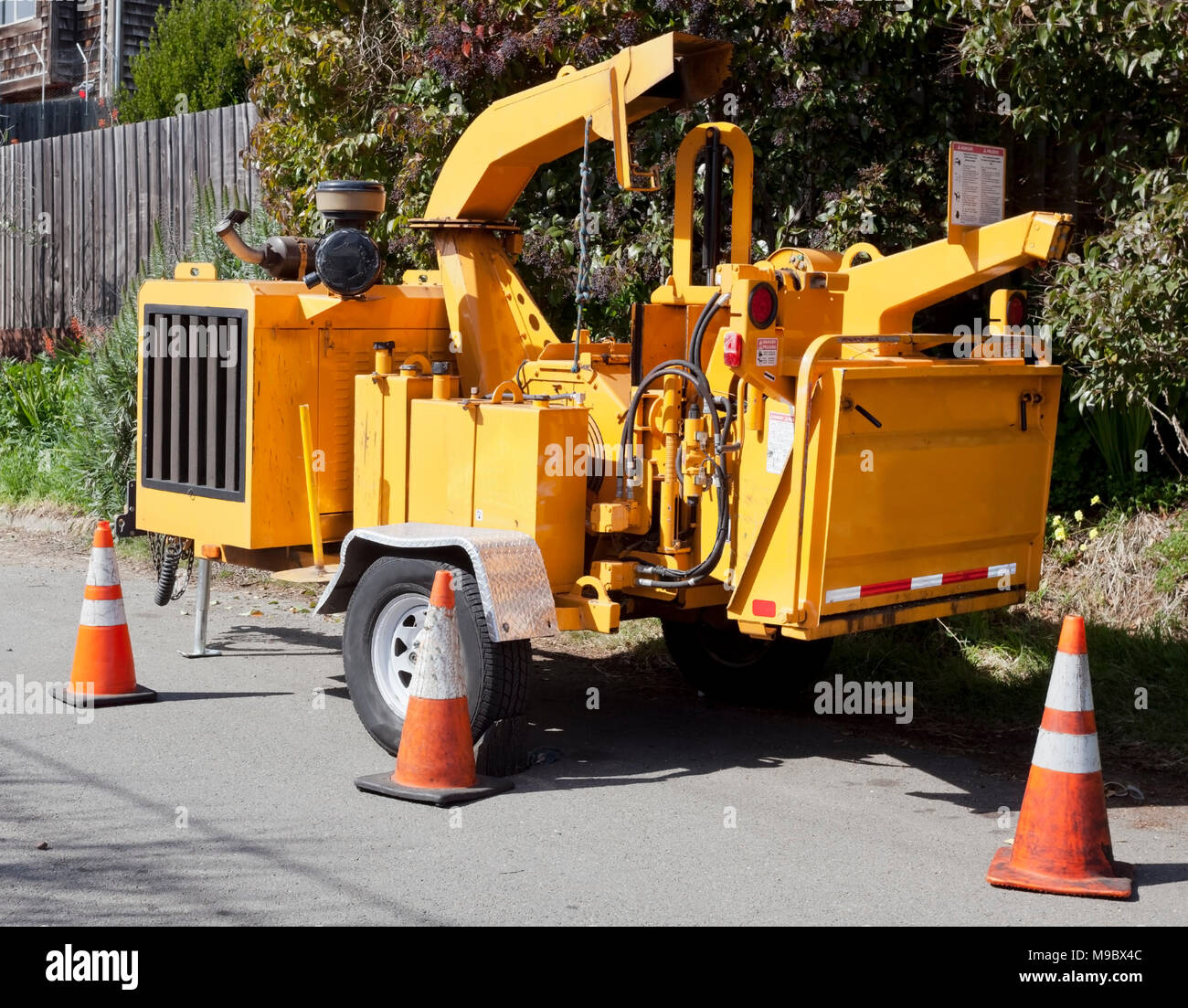 Lorry on street hi-res stock photography and images - Alamy