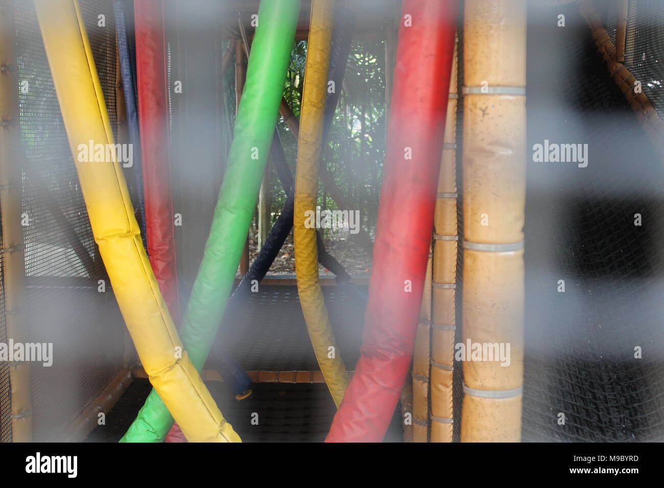 Wire net on wall hi-res stock photography and images - Alamy